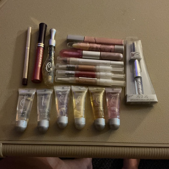 Caboodles | Makeup | Caboodles Pink And Gold Lip Balm And Gloss Set ...